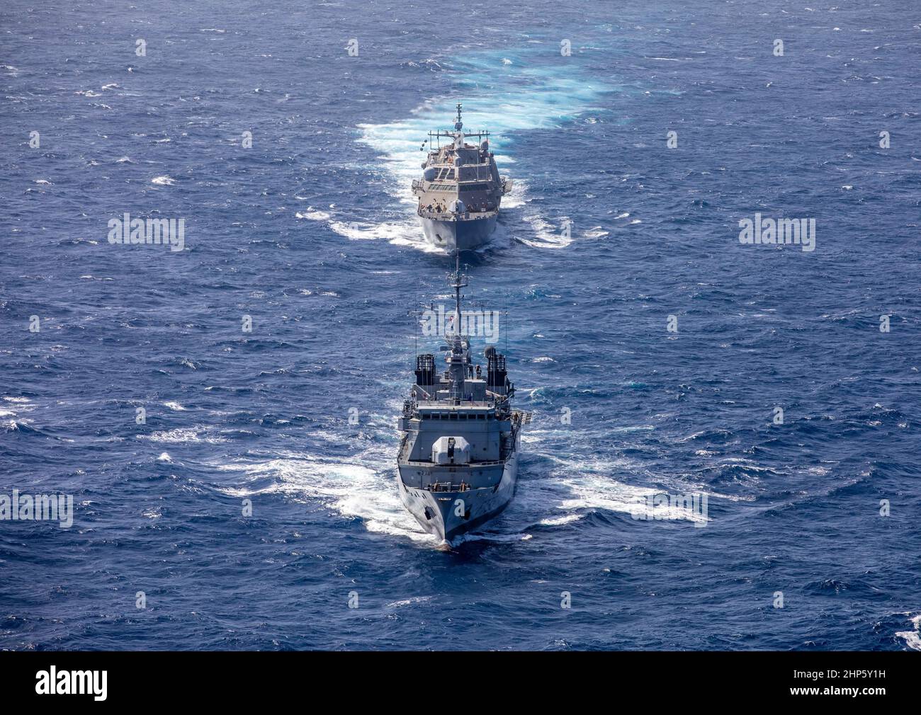 220216-N-HD110-1841 MER DES CARAÏBES - (FÉV 16, 2022) -- la frégate ...