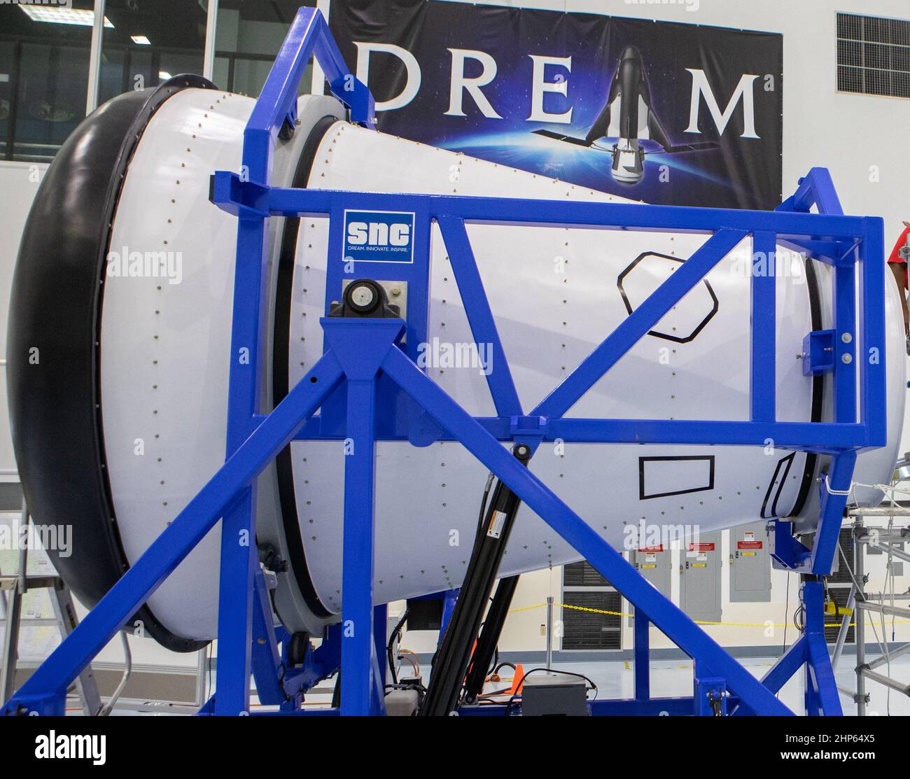 Une maquette du module de logistique du fret pour Dream Chaser de la ...