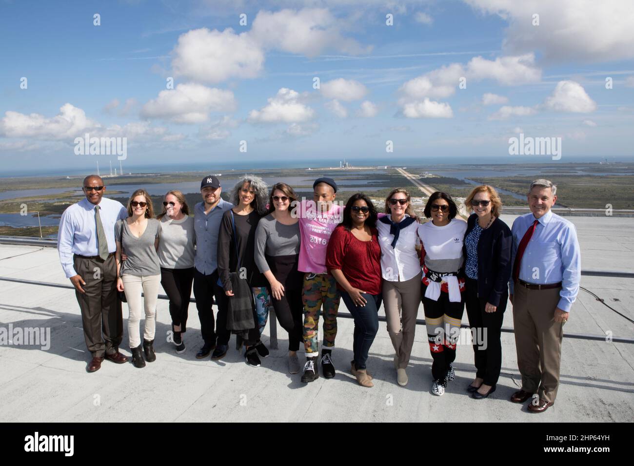Au cours d'une visite pour les acteurs et les membres d'équipage de la ...