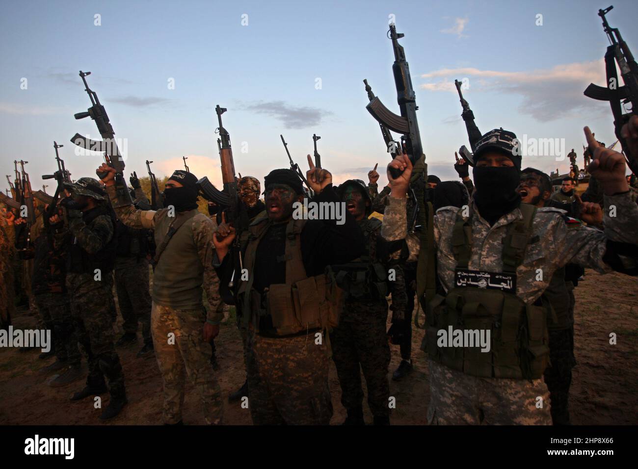 Al moudjahidine Banque de photographies et d’images à haute résolution ...