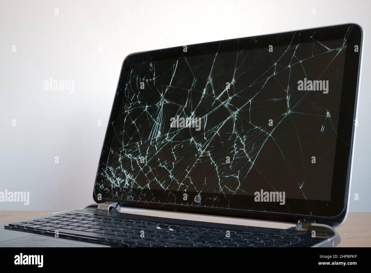 Broken screen computer Banque de photographies et d’images à haute ...