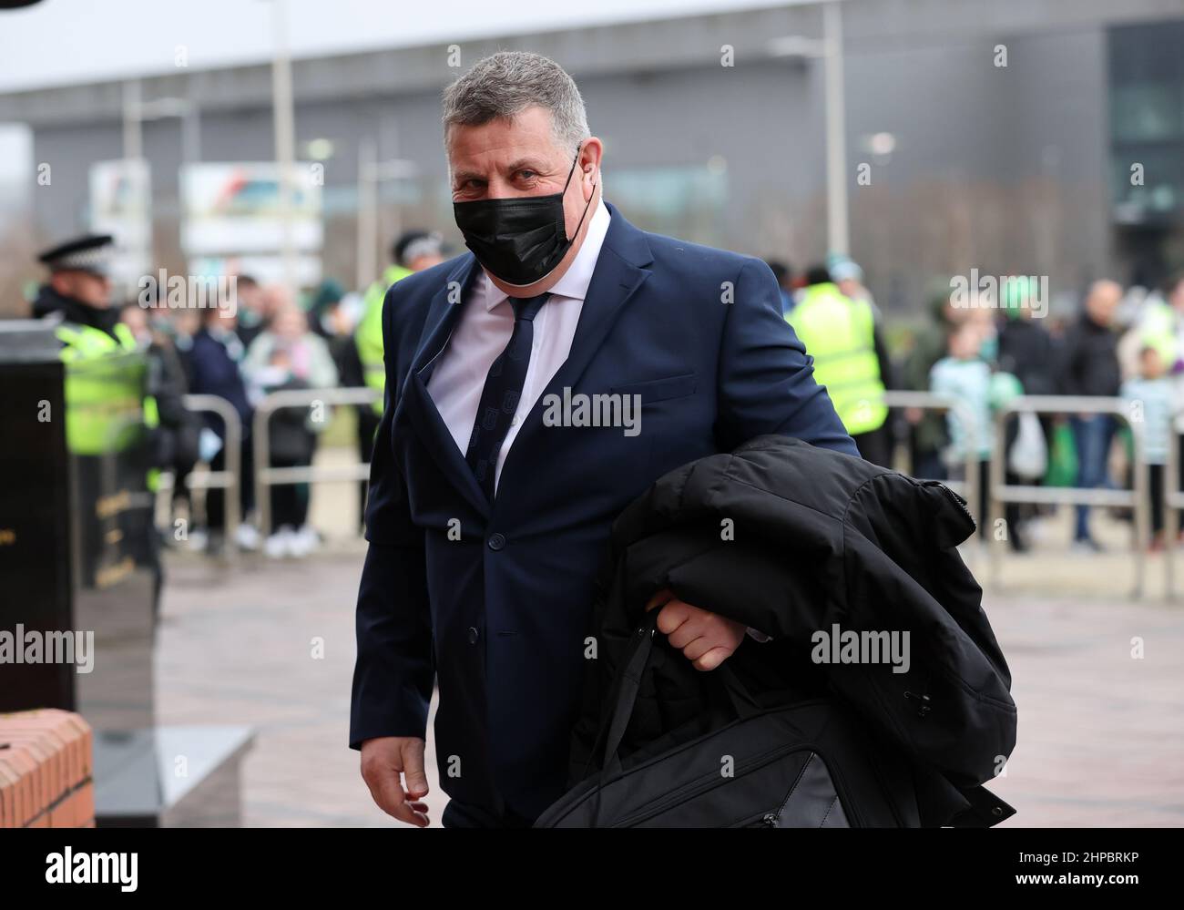 Mark McGhee, directeur de Dundee, arrive au stade avant le lancement du ...