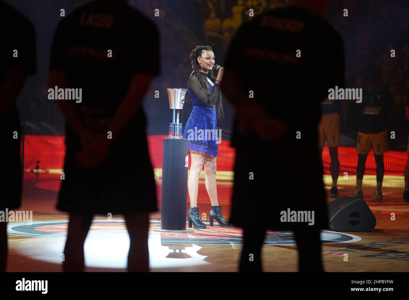 20 février 2022, Berlin: Francisca Urio chante l'hymne national avant ...