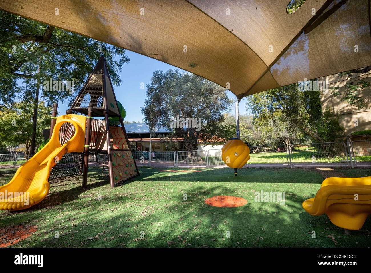 Enfants et terrains de jeux Banque de photographies et d’images à haute ...