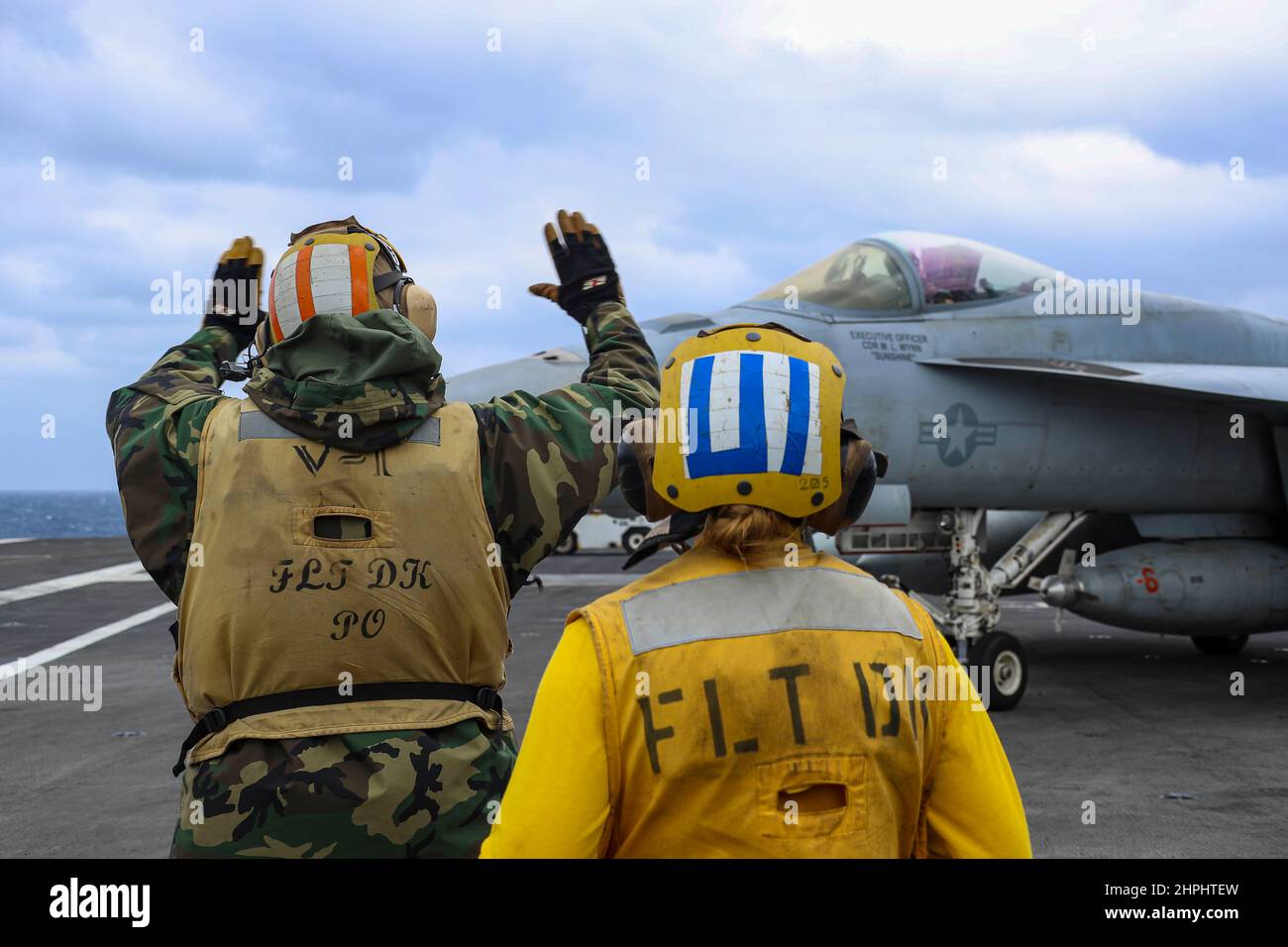MER DES PHILIPPINES (fév 21, 2022) Aviation Boatswain's Mate (Handling ...