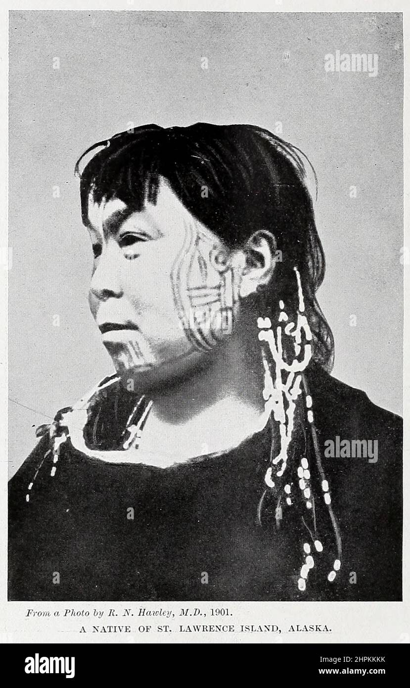 Inuit people traditional costume alaska Banque de photographies et d ...