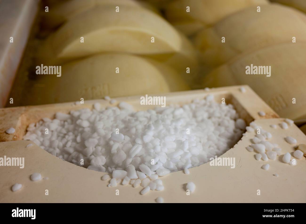Procédé de fabrication du parmesan dur parmigiano-reggiano sur une ...