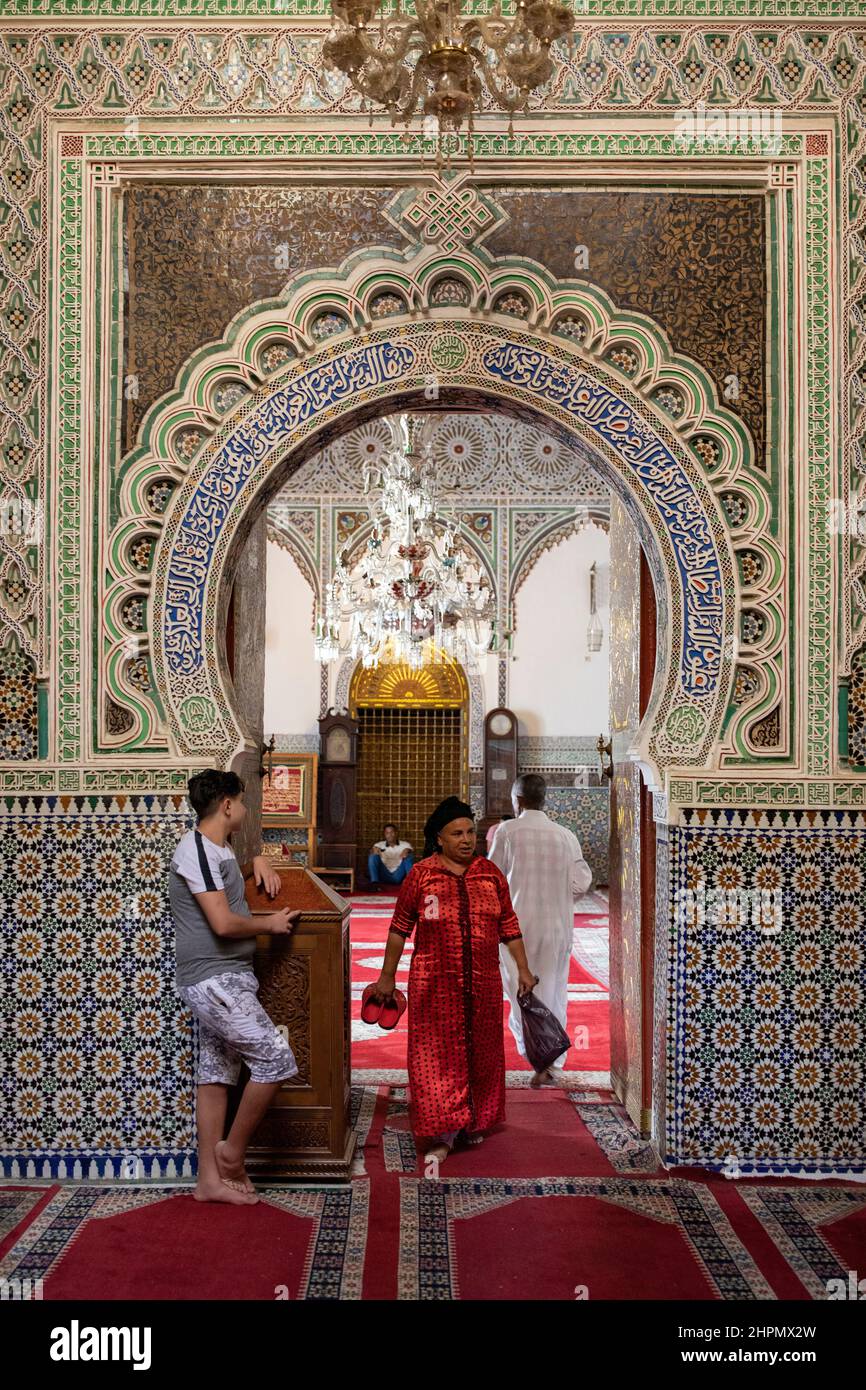 Moroccan gate mosque medina Banque de photographies et d’images à haute ...