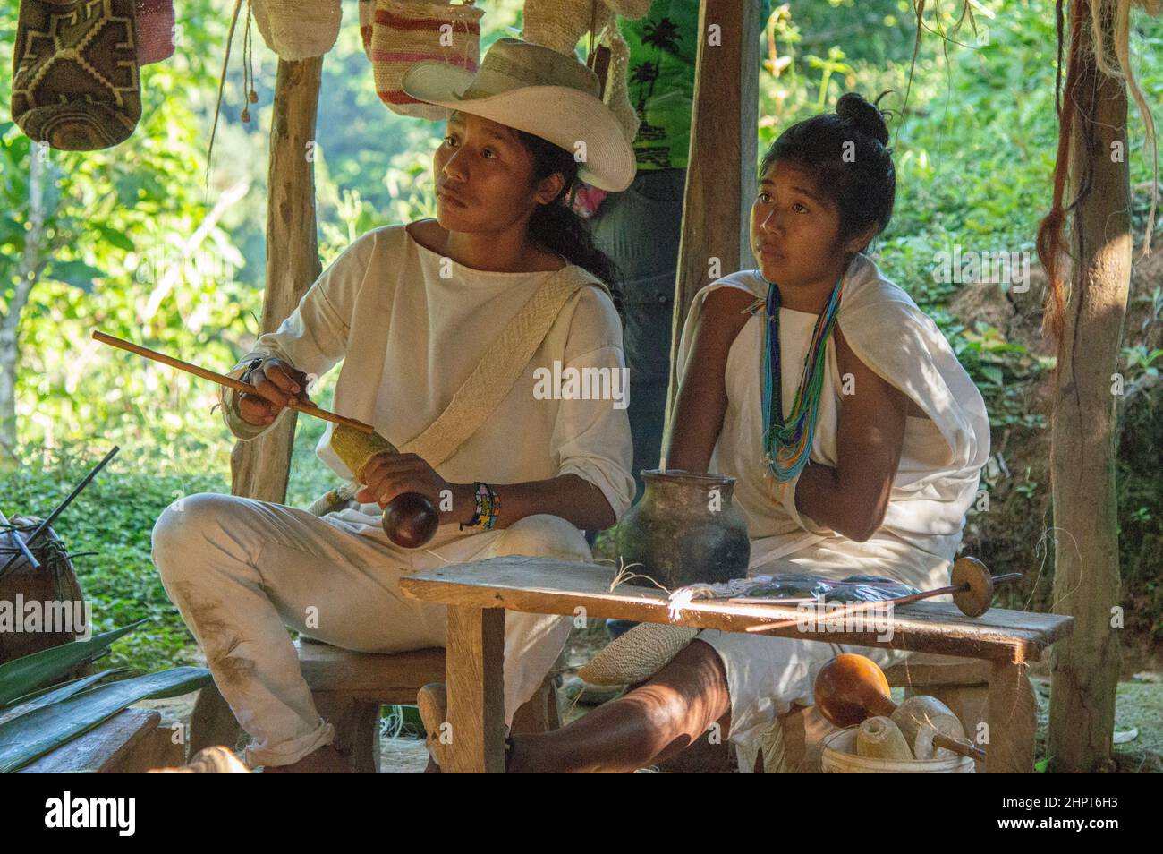 Femme colombienne indigène Banque de photographies et d’images à haute ...