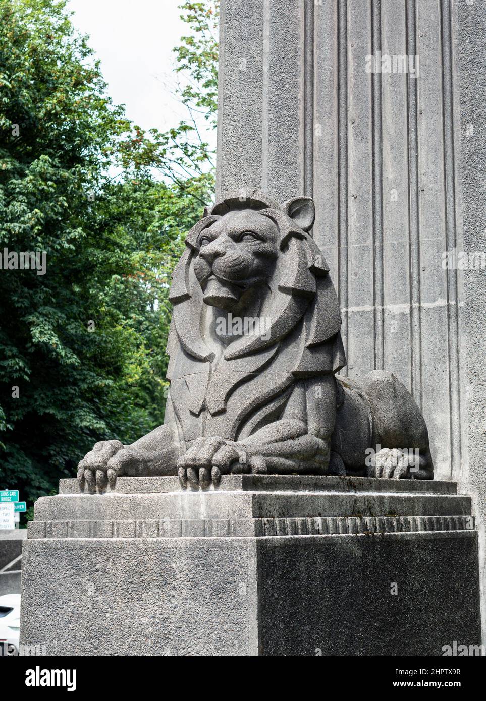 Le Lion du pont LiIon's Gate : une grande sculpture d'un lion orne ...
