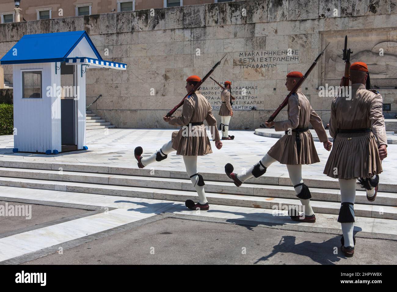Grèce, Athènes, changement de garde au Monument du Soldat inconnu à la ...