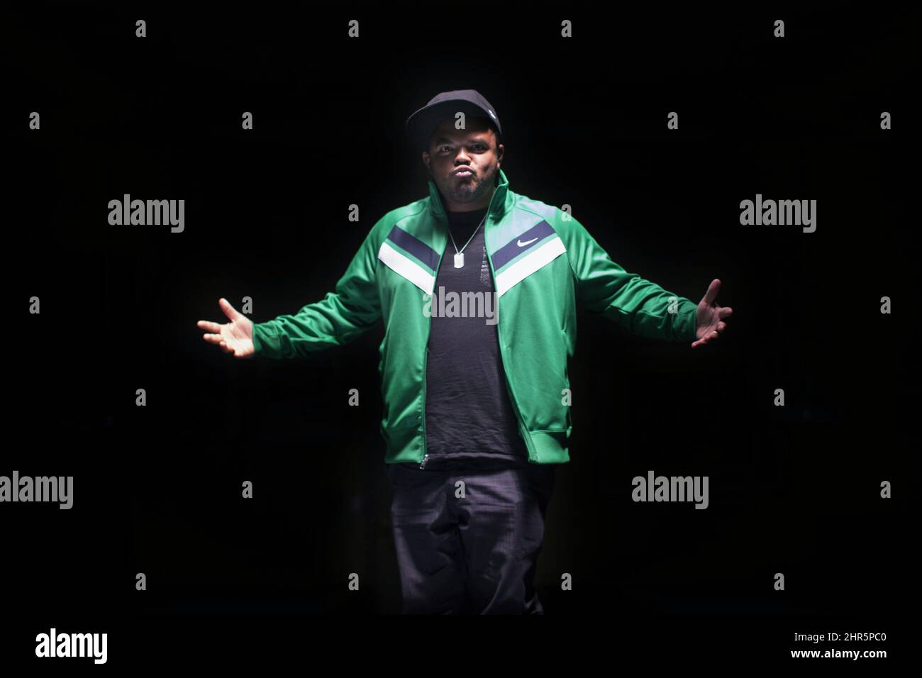 Roger Mooking, artiste de hip-hop et célèbre chef, pose pour une photo ...