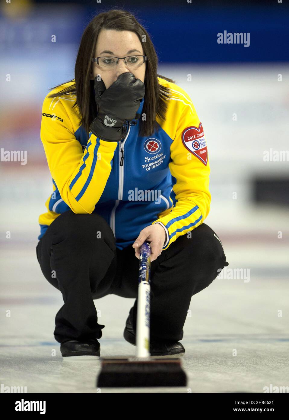 Alberta skip Val Sweeting réagit à un tir lors de sa finale contre l ...