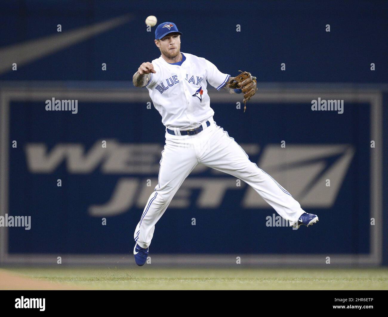 Le Brett Lawrie des Blue Jays de Toronto lance Albert Pujols des Anges ...