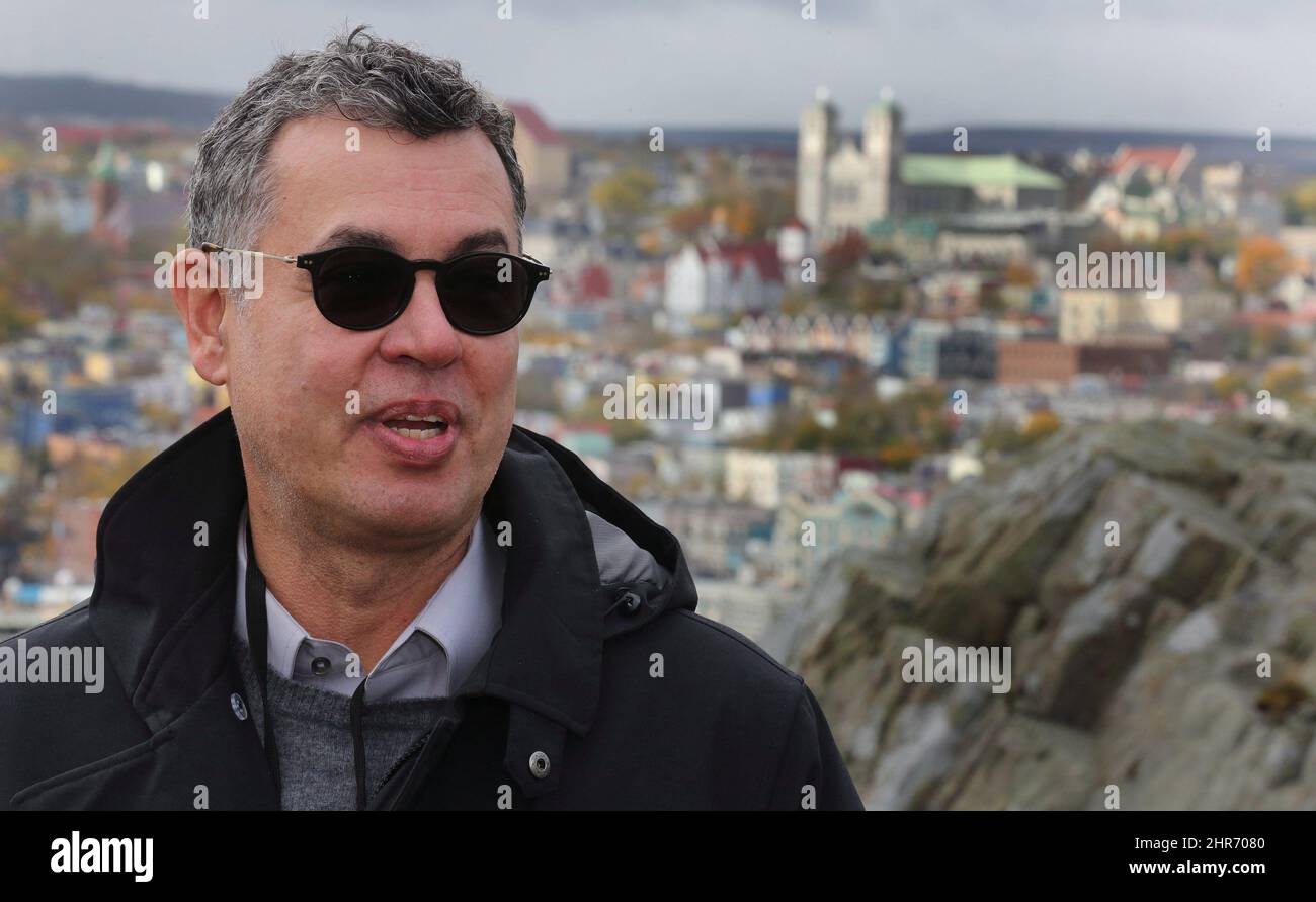 Eric Weissman pose pour des photos sur signal Hill à St. John's, N.L ...