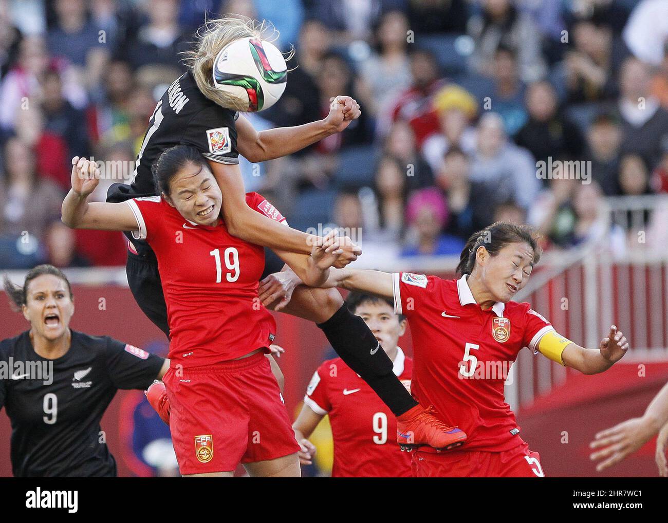 Hanna Wilkinson (17 ans), de la Nouvelle-Zélande, Ruyin Tan (19 ans) et ...