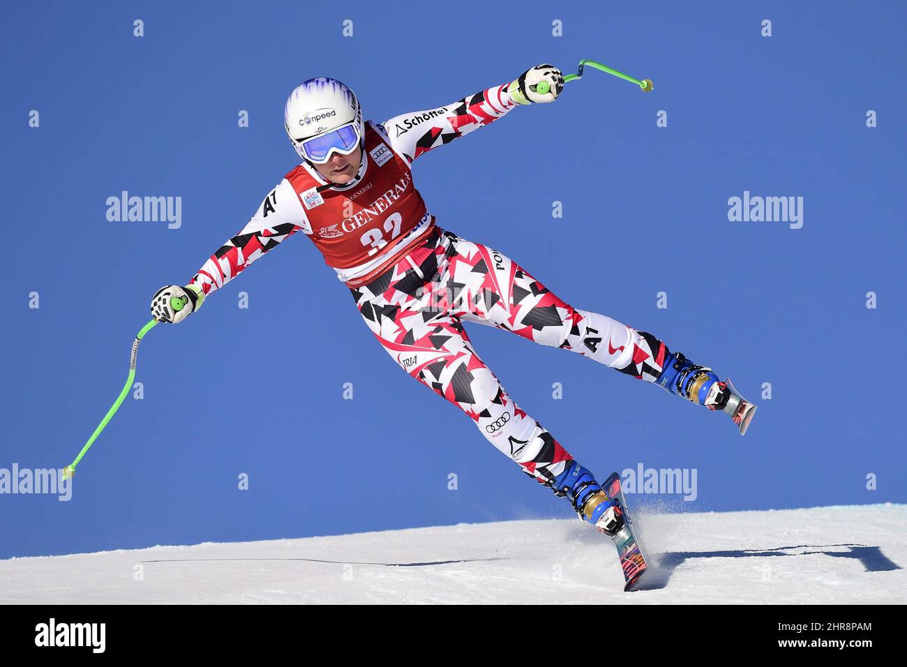 Tamara Tippler, d'Autriche, fait un ski sur le parcours lors d'une ...