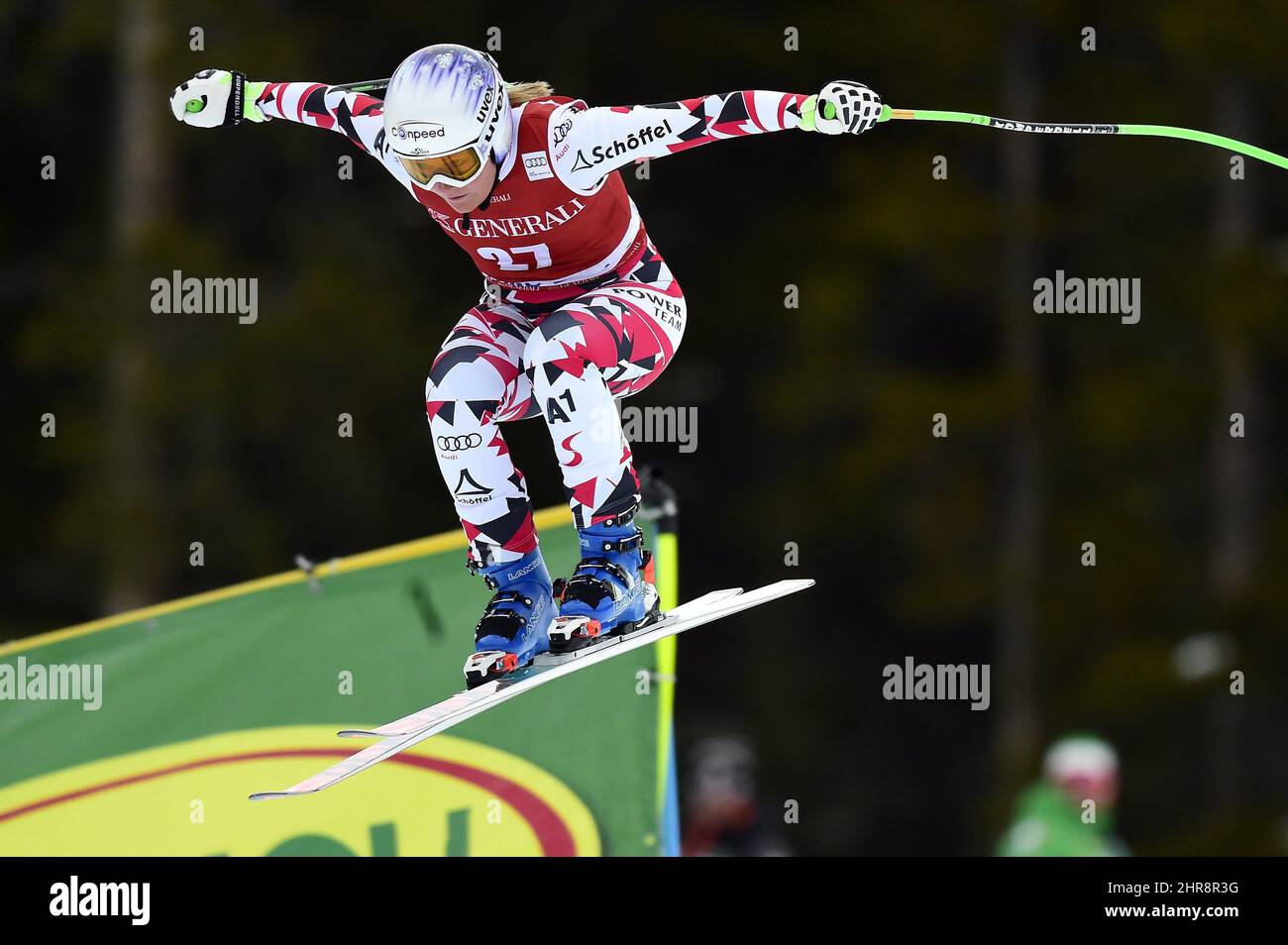 Tamara Tippler, d'Autriche, fait un ski sur le parcours lors de la ...