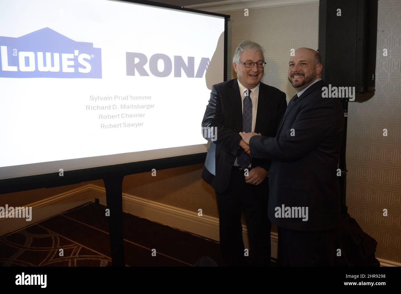 Le président de Rona, Robert Chevrier, à gauche, et le président de ...