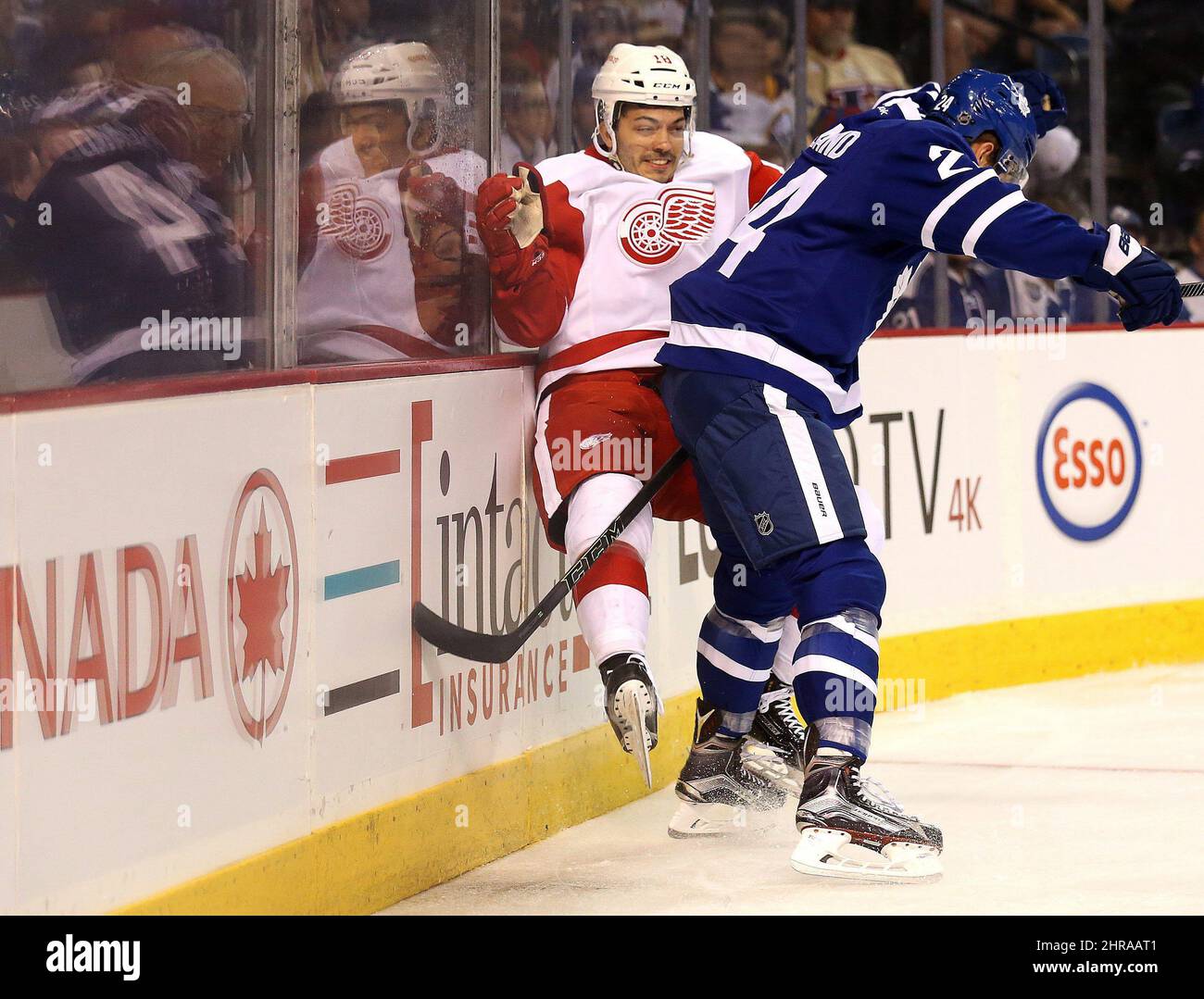 Robbie Russo (18), de Detroit Red Wings, a fait un succès au centre des ...