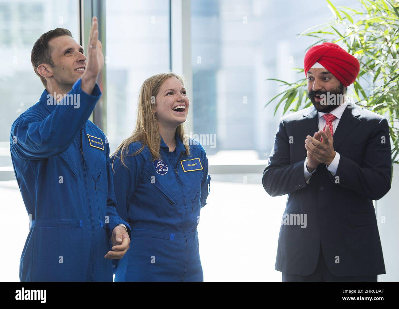 Les nouveaux astronautes canadiens Jennifer Sidey et Joshua Kutryk se ...