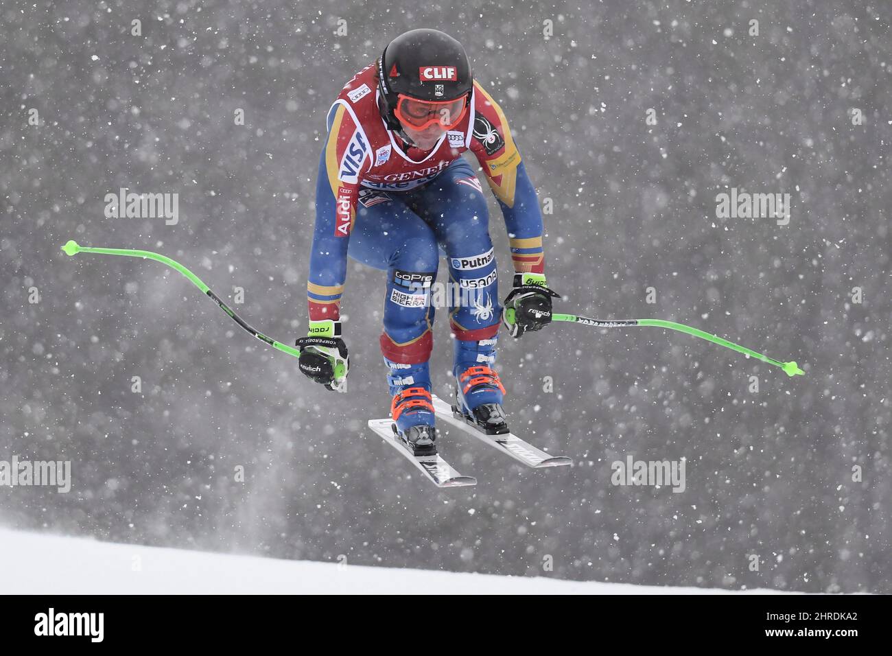 Stacey Cook, des États-Unis, fait un ski de piste pendant la première ...