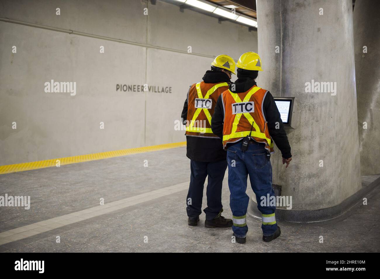 Les employés de TTC tentent d'utiliser une installation artistique ...