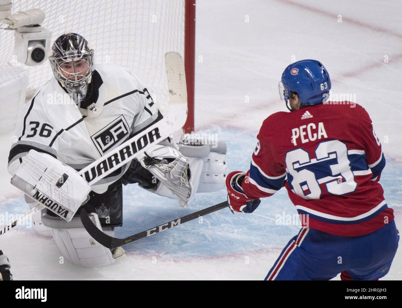 Le gardien de but des Rois de Los Angeles Jack Campbell fait une ...