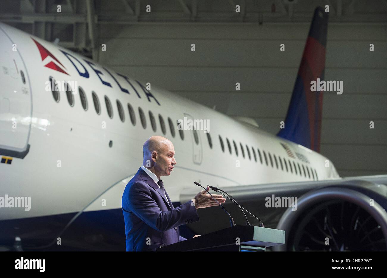 Alain Bellemare, président et chef de la direction de Bombardier, prend ...