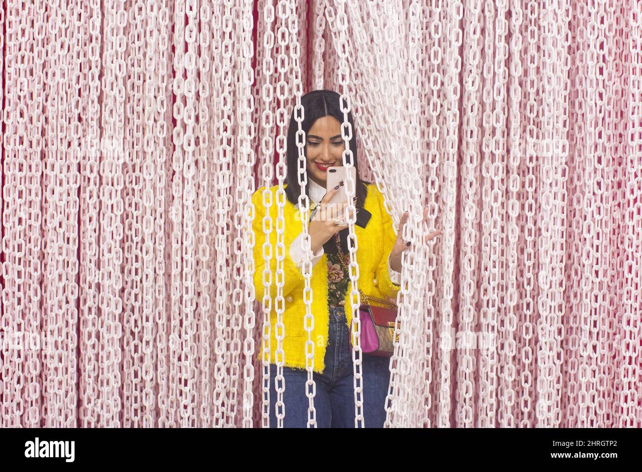 Instagram influenceur Negin Tavana, dont la page @Negzila compte plus ...