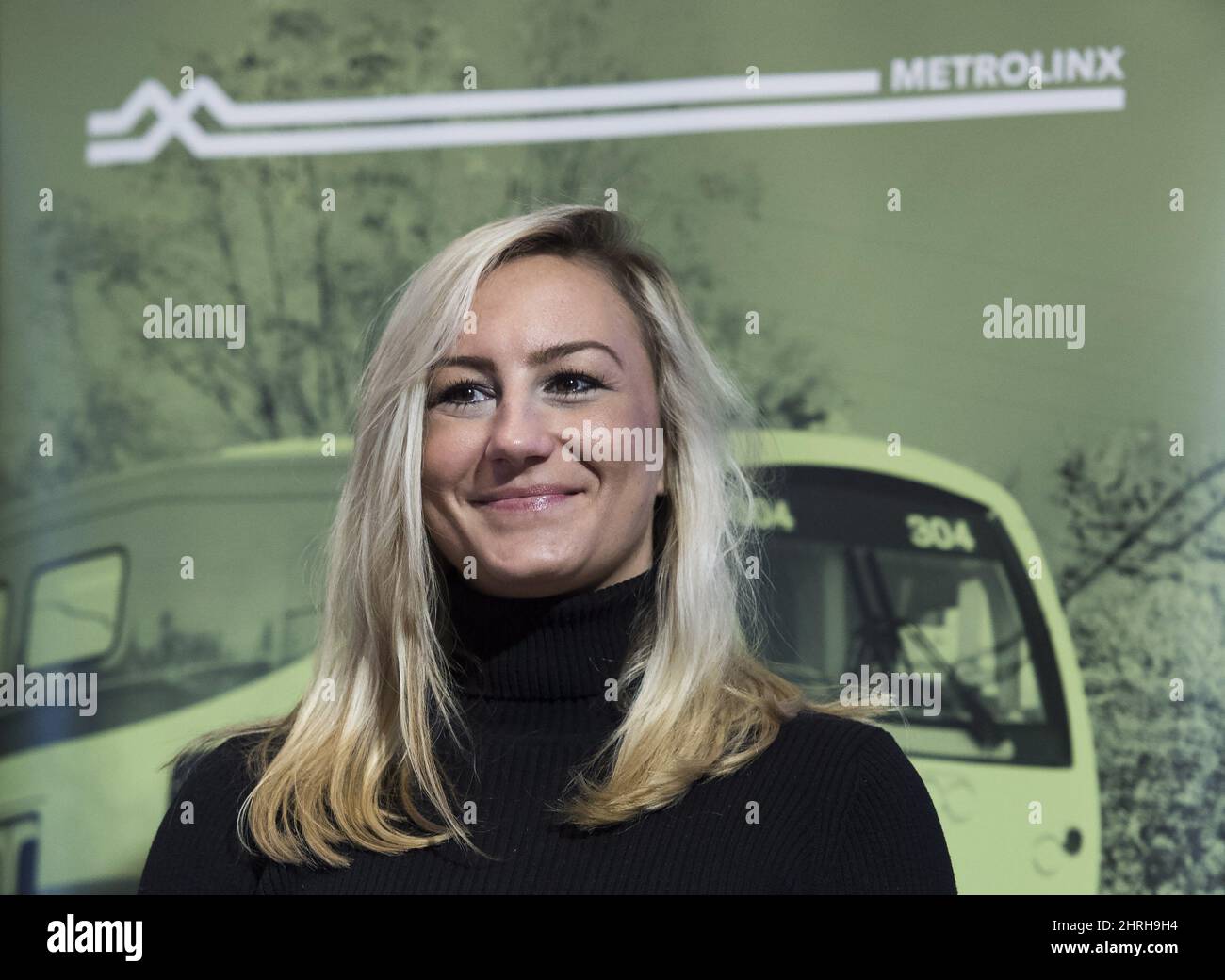 Kinga Surma, adjointe parlementaire au ministre des Transports, écoute ...