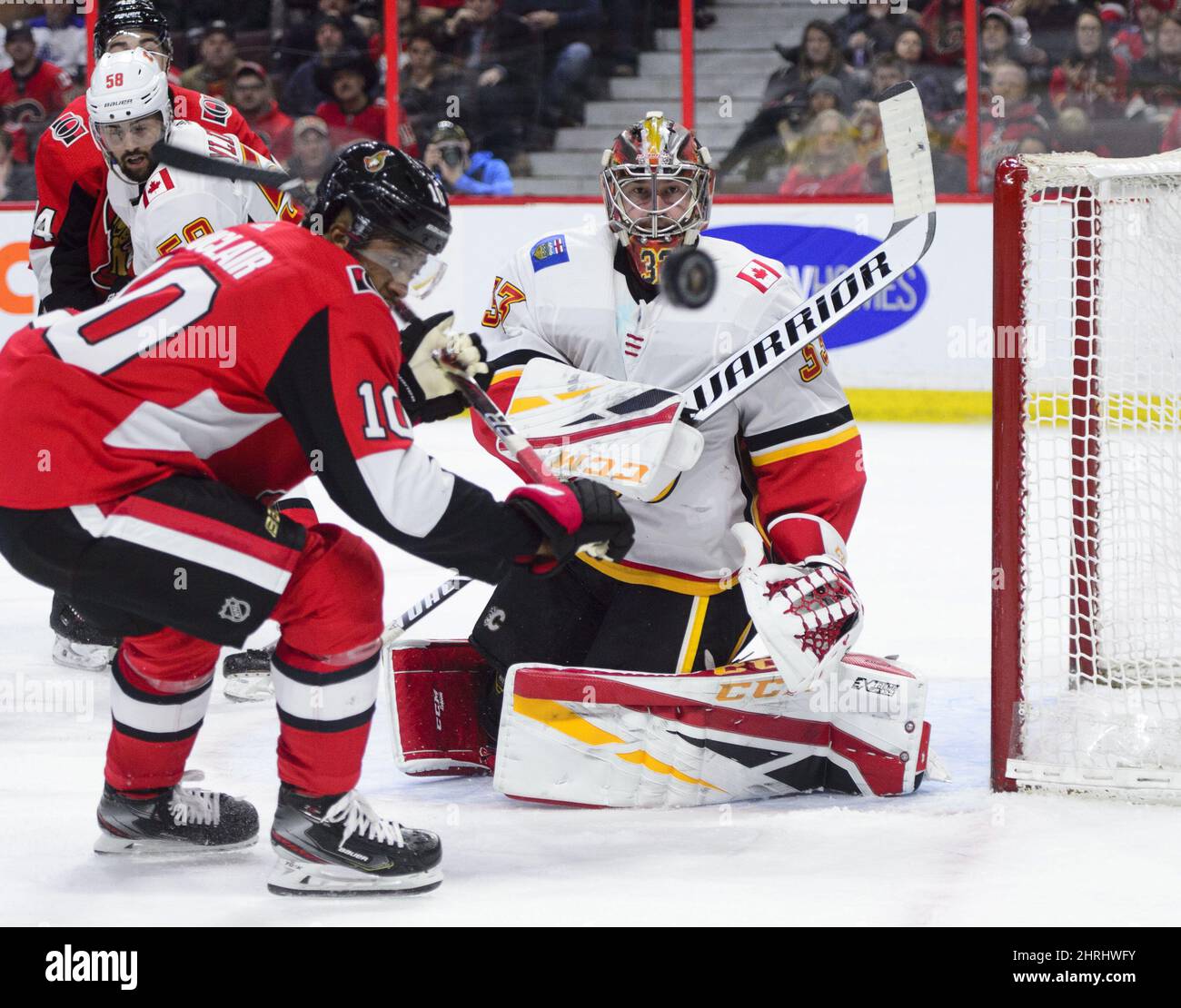 Le gardien de but des Flames de Calgary David Rittich (33) fait ...