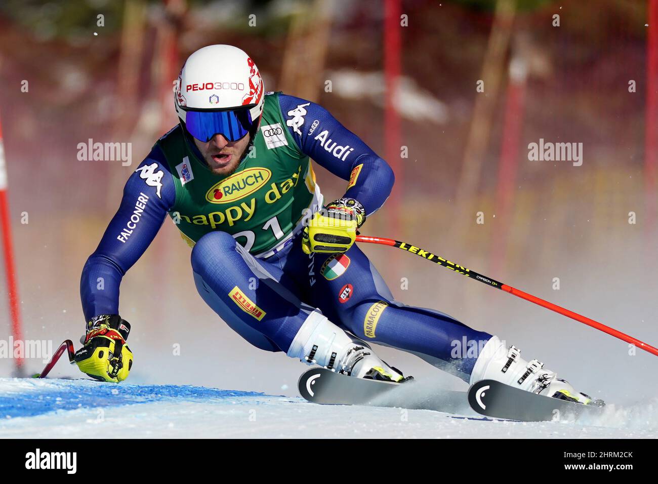Mattia casse, d'Italie, fait du ski sur le parcours pendant la course ...