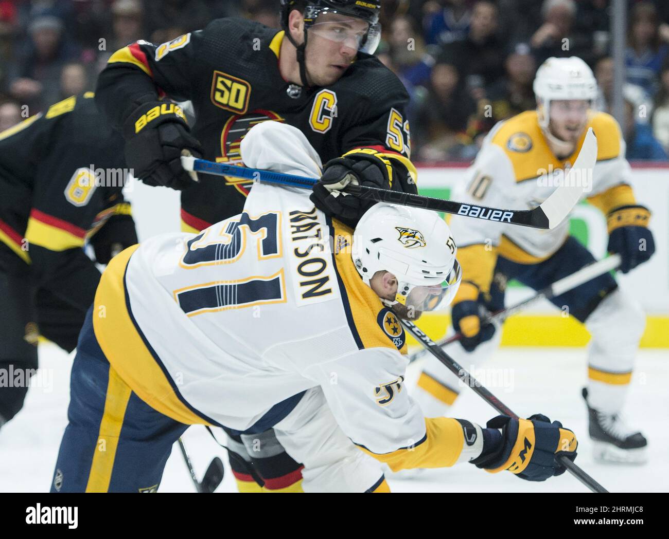 Les prédateurs de Nashville de l'aile gauche Austin Watson (51) se ...