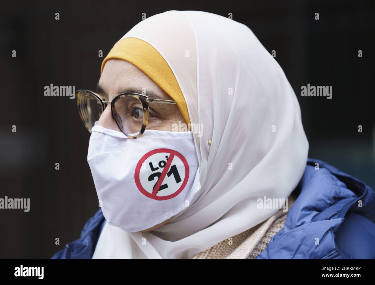 Samira Laouni participe à une manifestation à la suite d'une décision ...