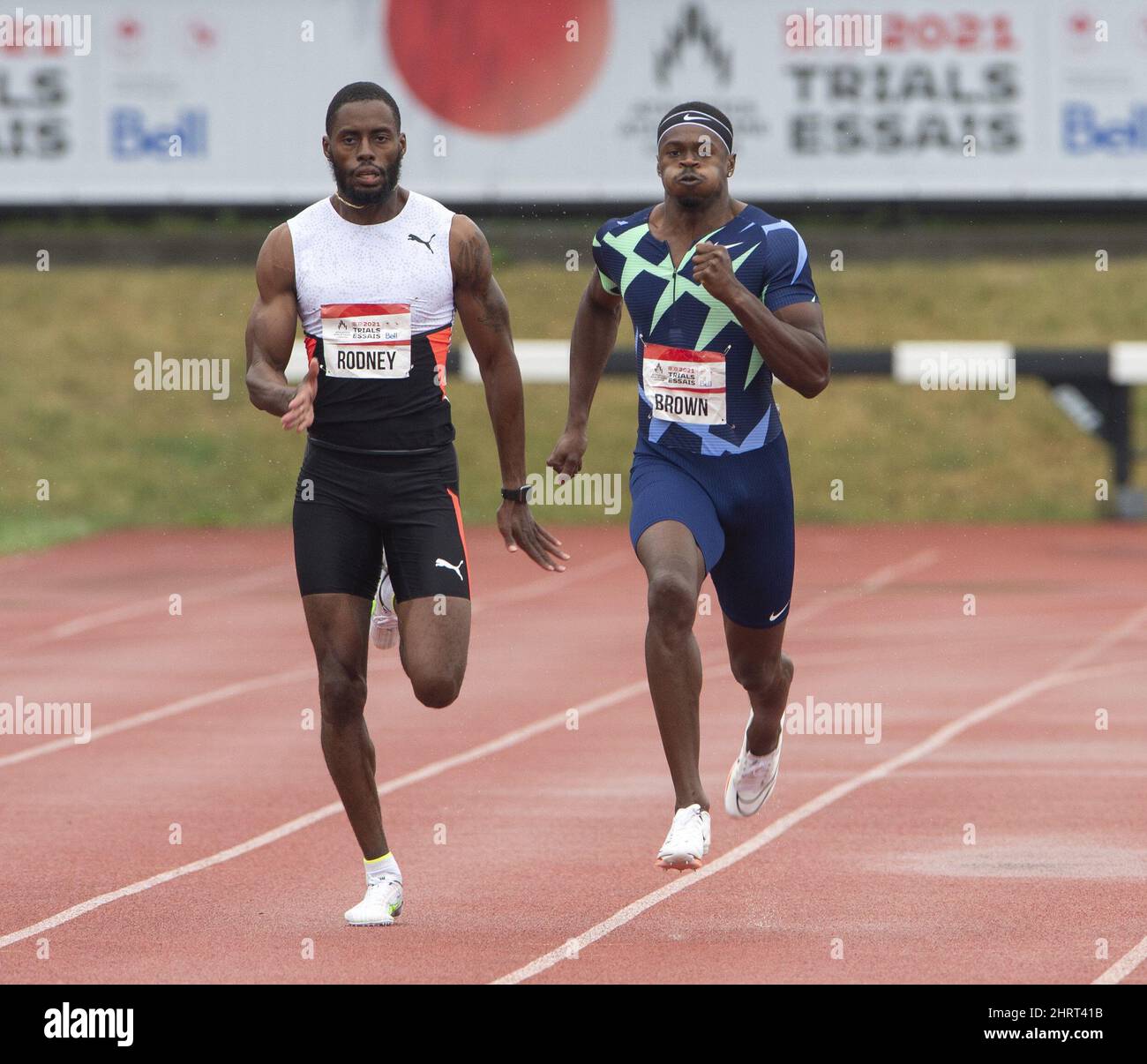 Aaron Brown dirige Brendon Rodney, deuxième finisseur, vers la ligne d ...