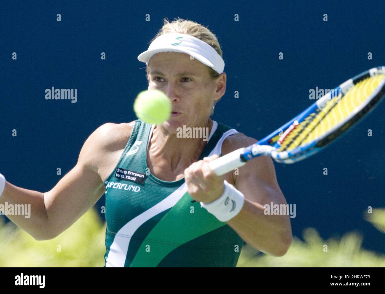 Sybille Bammer en action pendant sa défaite à Maria Sharapova en Russie ...