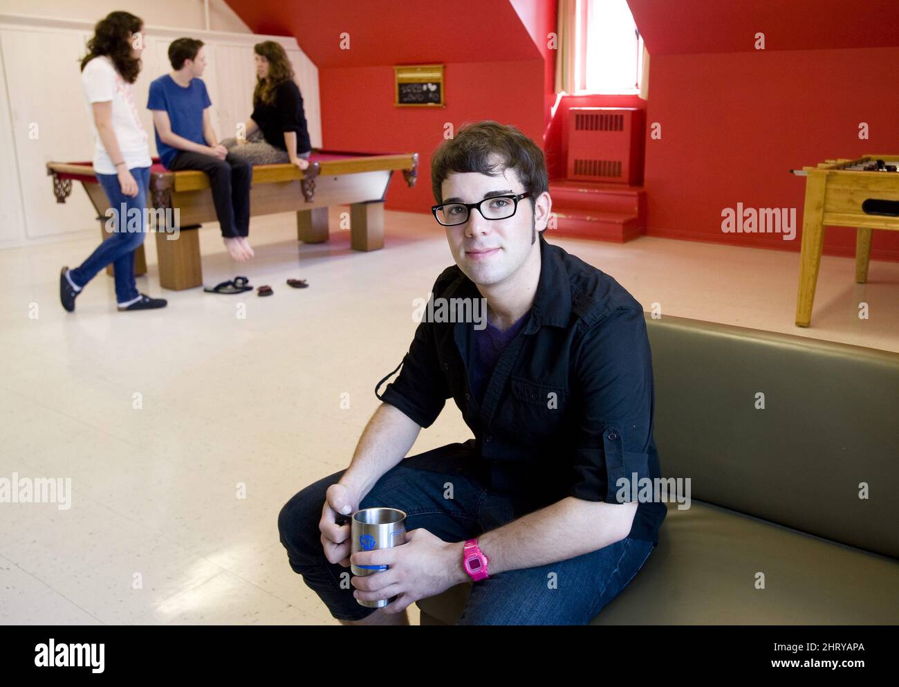 Morgan Todd, à l'avant-plan, un animateur communautaire à l'Université ...