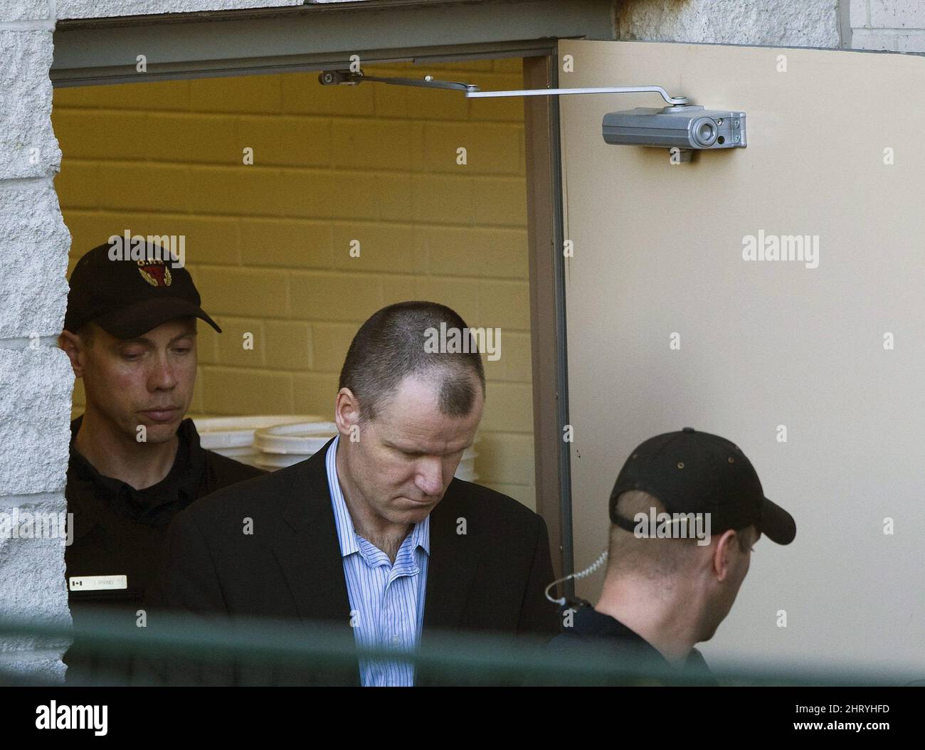 Le colonel Russell Williams, centre, ancien commandant de la BFC ...