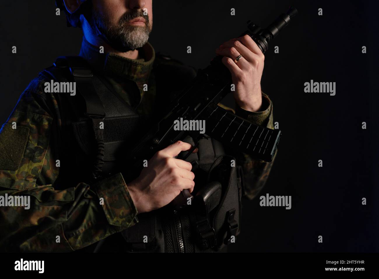 Soldat uniforme de camouflage militaire Banque de photographies et d ...