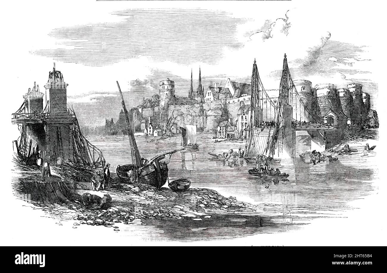 Vestiges du pont suspendu à Angers [en France], après l'accident tardif ...