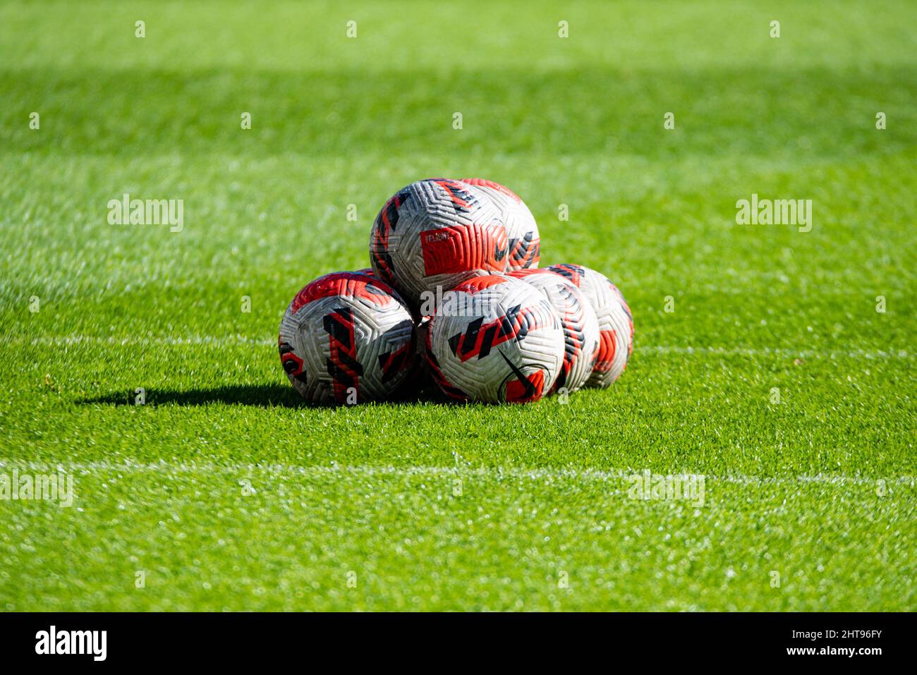 Le ballon officiel devant le championnat de France féminin, D1 Arkema ...