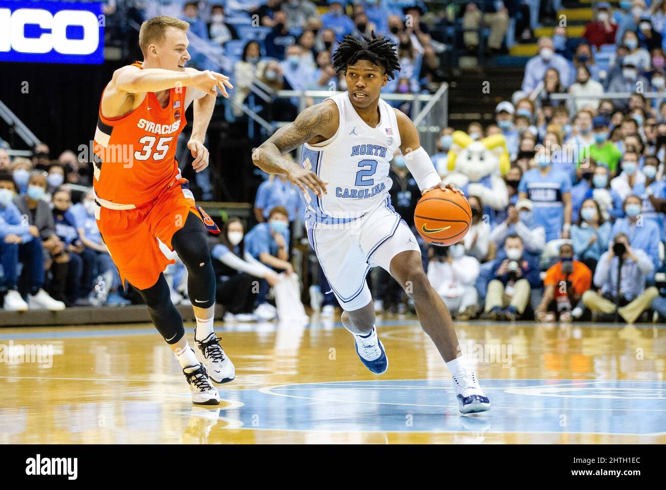 28 février 2022 : le garde d'Orange de Syracuse Buddy Boeheim (35 ...