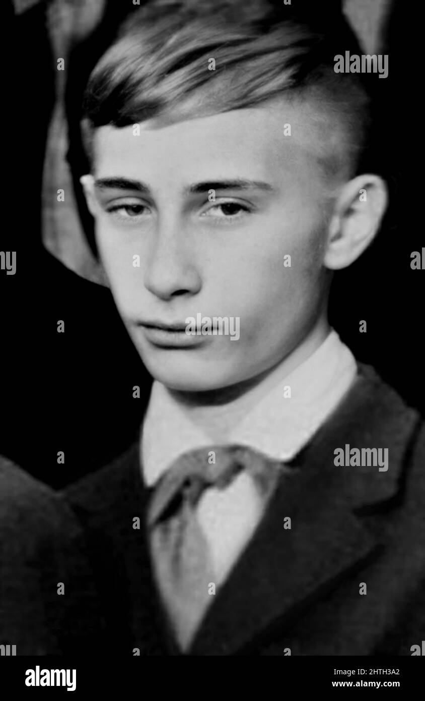 1965 , URSS : le politicien russe VLADIMIR POUTINE ( né à Lelingrad ...