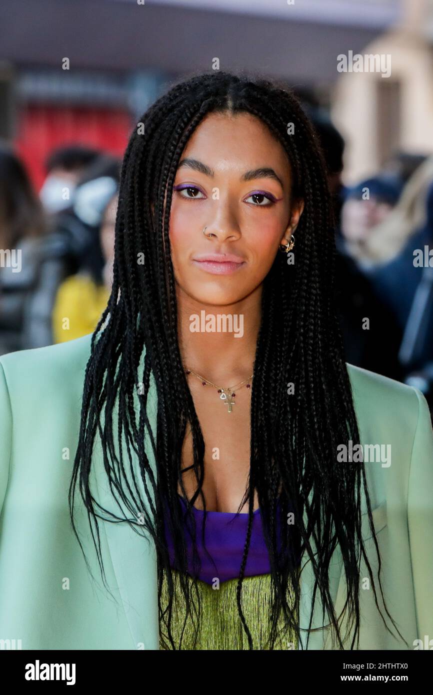 Coco Rebecca Edogamhe arrive aux Bulgari BZero1 Aurora Awards lors de ...