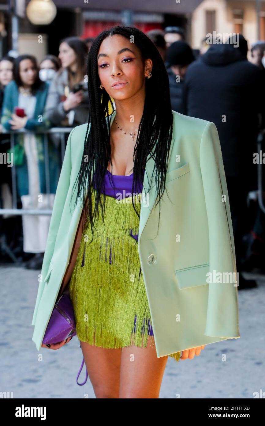 Coco Rebecca Edogamhe arrive aux Bulgari BZero1 Aurora Awards lors de ...