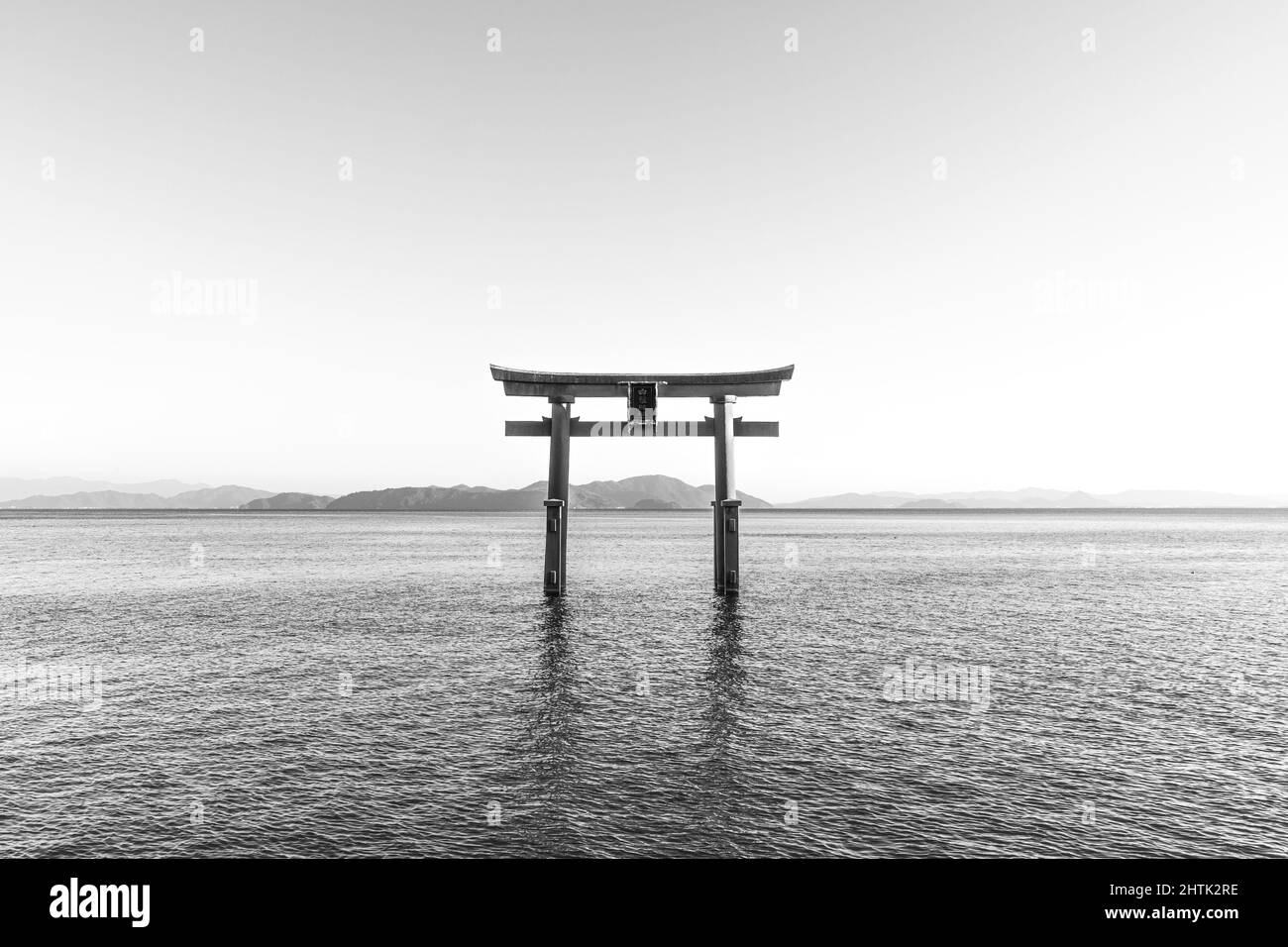 Porte torii japonaise Banque d'images noir et blanc - Alamy