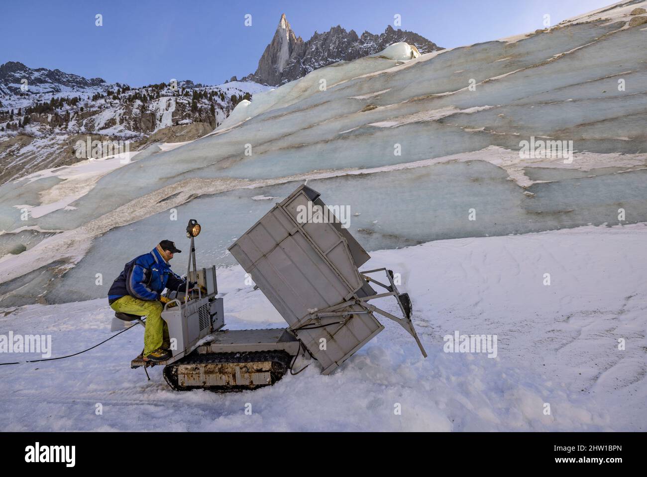 France, haute-Savoie (74), Chamonix-Mont-blanc, grotte de la Mer de ...