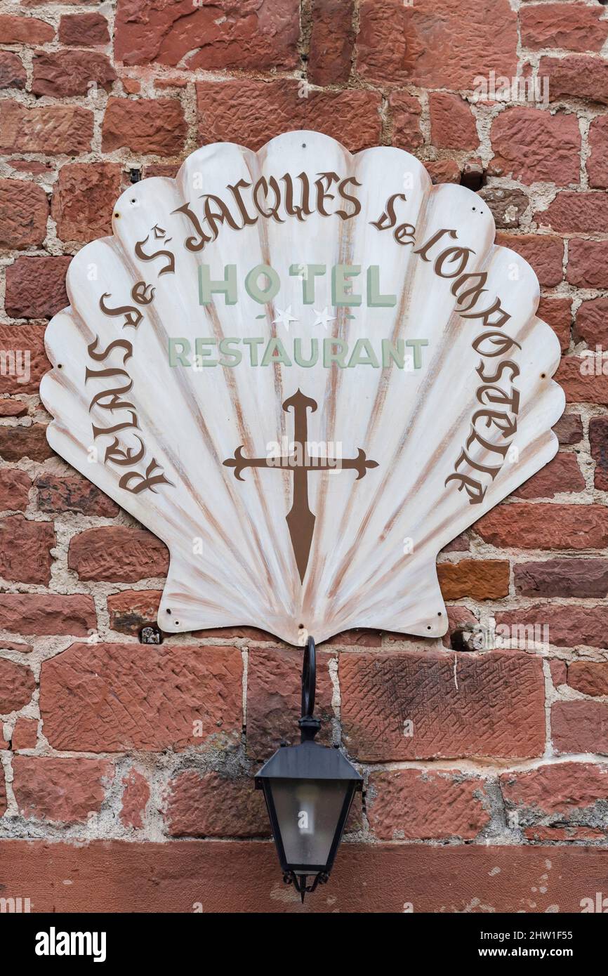 France, Corr?ze, vallée de la Dordogne, Collonges-la-Rouge, classée parmi les plus Beaux ...