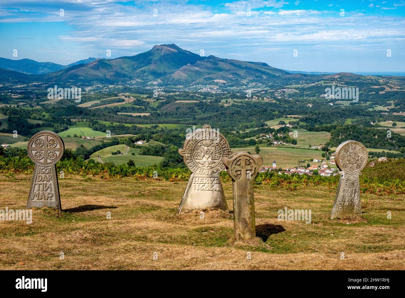 Croix basque Banque de photographies et d’images à haute résolution - Alamy